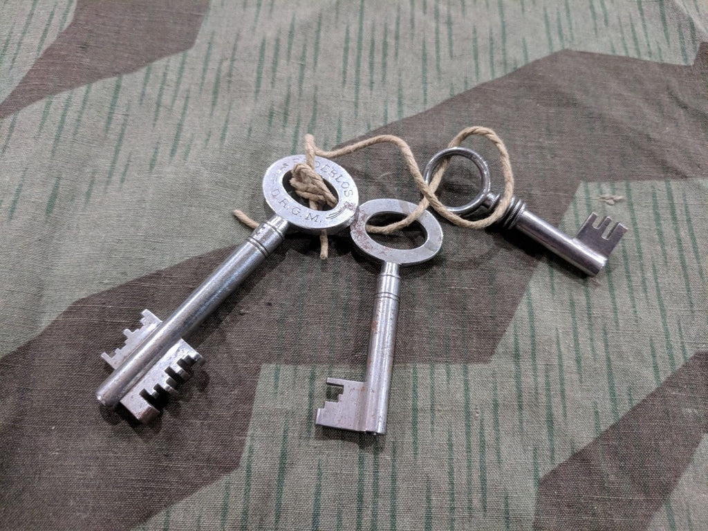 Vintage WWII-era German 1930s Skeleton Keys - Federlos D.R.G.M.